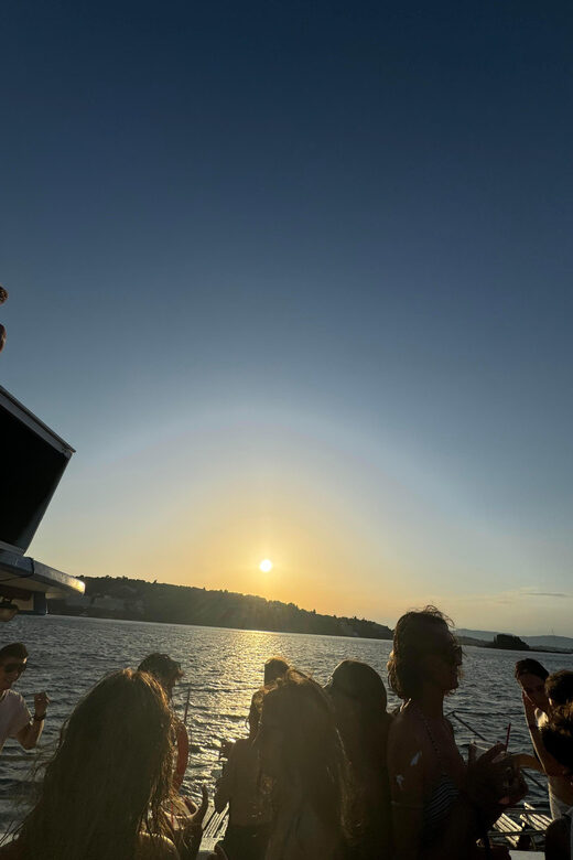 SUNSET BOAT PARTY - An Enthusiastic Exploration of the Sunset Boat Party Experience