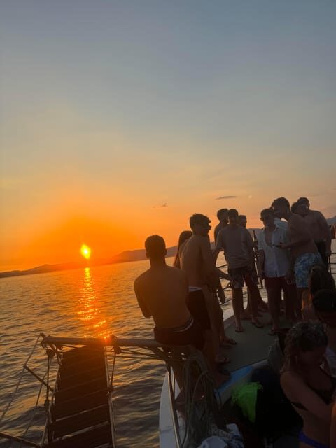 SUNSET BOAT PARTY - FAQ