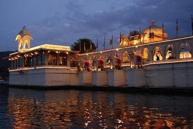 Sunset Boat Ride On Lake Pichola In Udaipur - Who Will Love This Tour?