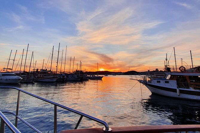 Sunset Boat Trip including Dinner - Who Will Love This Experience?