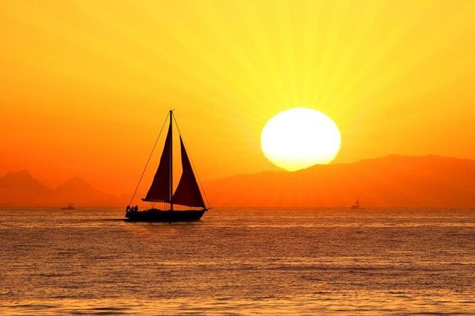 Sunset Champagne Cruise in St. Maarten - Key Points