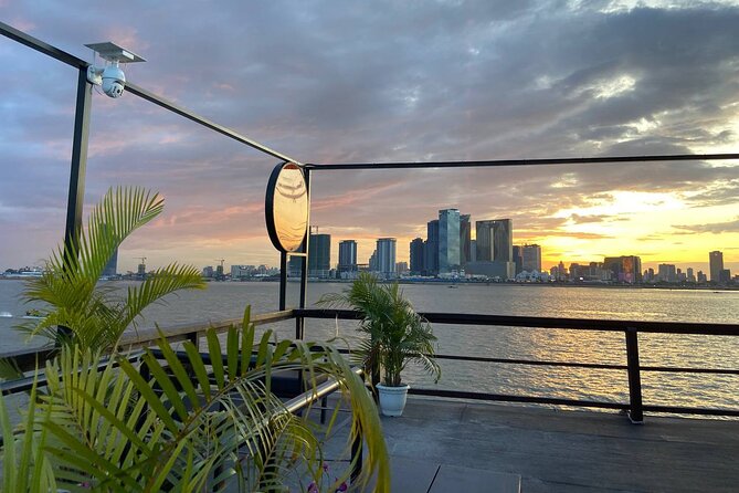 Sunset Cruise: Best view on 3 floors boat & English speak guide - Who Should Book This Tour?