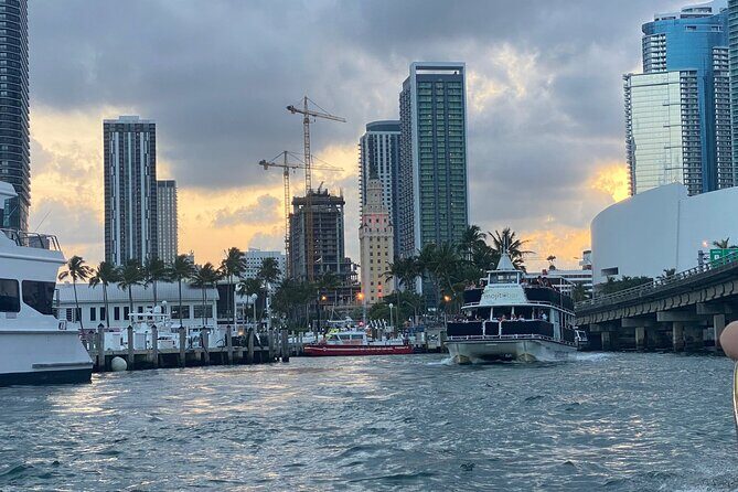 Sunset Cruise of Biscayne Bay Millionaire Homes & Cash Bar - Why You Might Love This Experience