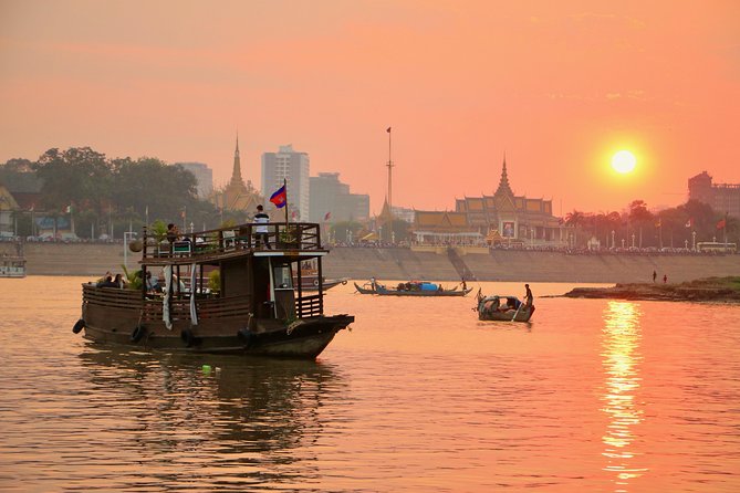 Sunset Cruise with unlimited beer & soft drinks -English speaking guide on board - A Relaxed Introduction to Phnom Penh’s Sunset Cruise