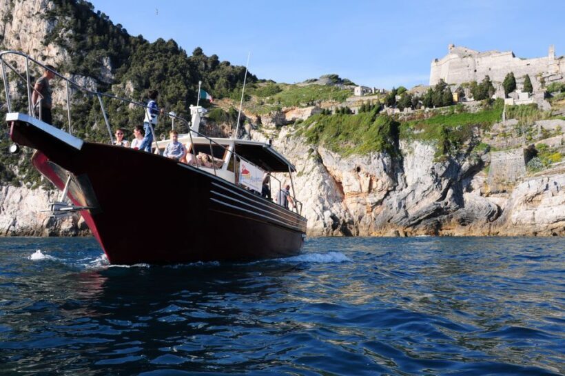 Sunset dinner boat tour in the Gulf of Poets - An In-Depth Look at the Experience