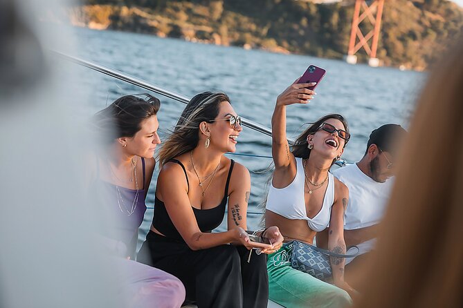 Sunset Experience: Lisbon Boat Cruise with Music and a Drink - Practical Tips for Enjoying the Cruise