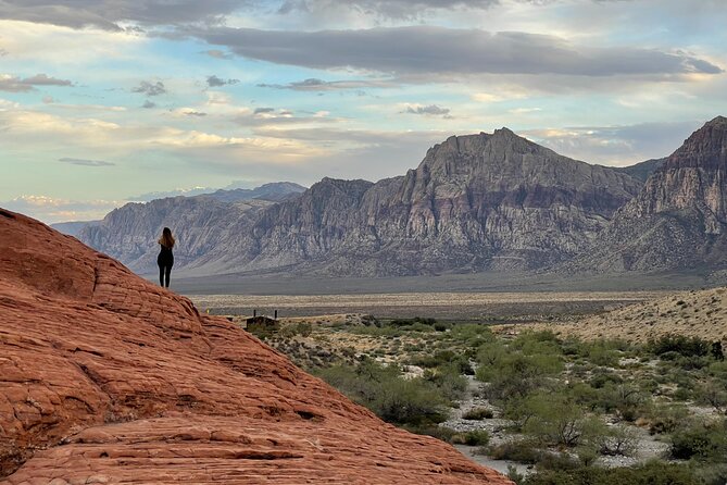 Sunset Hike and Photography Tour Near Red Rock With Optional 7 Magic Mountains - Capturing the Breathtaking Sunset
