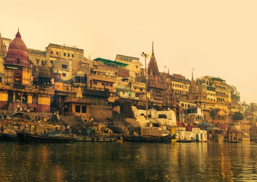 Sunset in Varanasi Tour with a local with free Ganga Aarti - Key Points