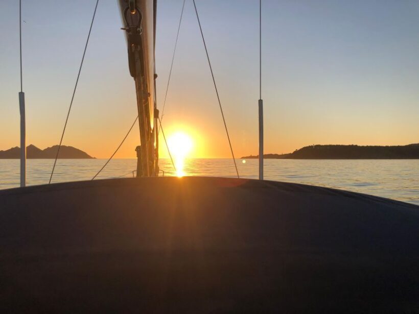 Sunset on a luxury sailing yacht - Lagos - Algarve - Key Points