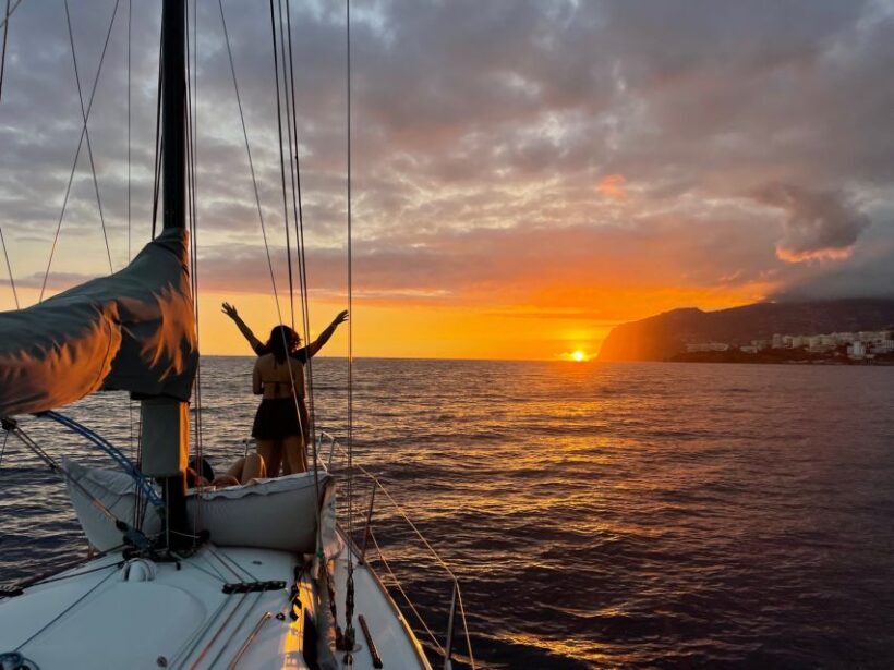 Sunset on a sailing boat - Key Points