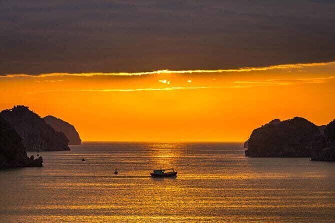 Sunset on Lan Ha Bay to Viet Hai Village to Viewpoint Ha Long Bay - Key Points