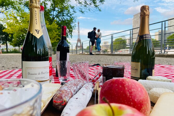 Sunset Picnic With View of Eiffel Tower and Live Music - Location and Meeting Point