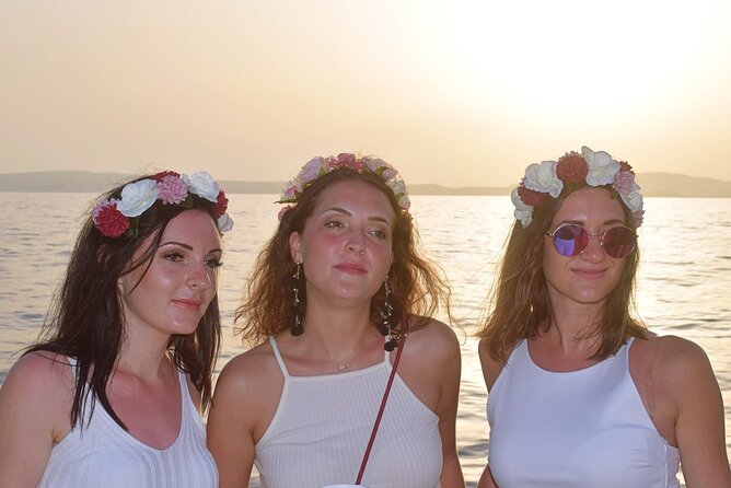 Sunset Tour Mallorca: Sunset Boat Trip With Music & Good Atmosphere - Inclusions and Amenities