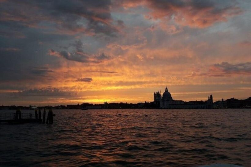 Sunset Venetian lagoon with prosecco - An In-Depth Look at the Sunset Venetian Lagoon Tour