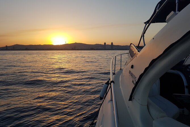 Sunset yacht ride in Barcelona + snacks and drinks - Key Points