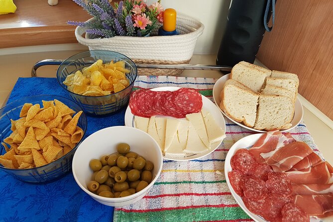 Sunset yacht ride in Barcelona + snacks and drinks - How the Value Stacks Up