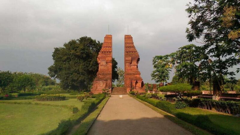 SURABAYA SHORE TOURS : TROWULAN AND SURABAYA SIGHT SEEING - Who Should Consider This Tour?