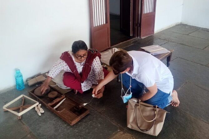 Surat/Vadodara To Ahmedabad, Vibrant Gujarat Tour - First Impressions: Exciting Highlights Right from the Start