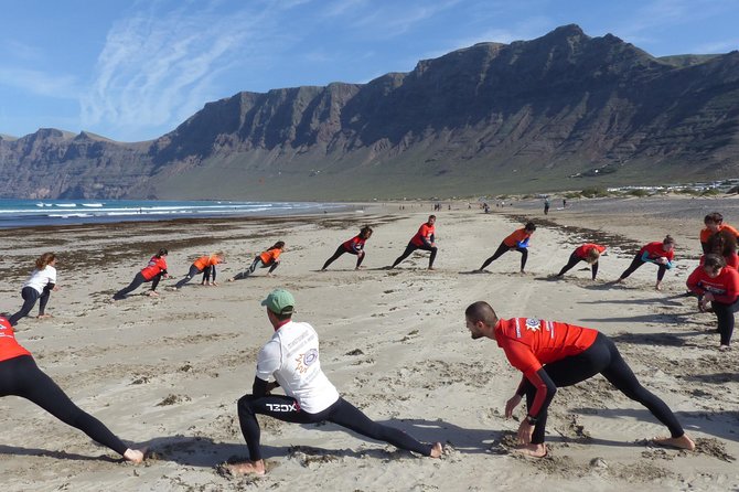 Surf Class in Famara 9:15-12:00 or 11:45-14:30 (2h Class) - Reviews and Ratings