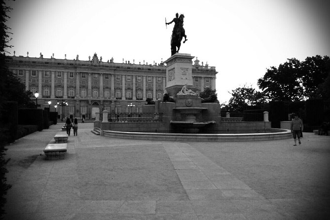 Surfing Madrid: From the Palace to the Tavern Private Tour - Deep Dive into the Experience