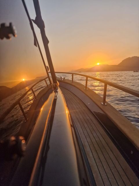 Surprise your other half with a fiery, romantic sunset - Discover the Magic of a Romantic Sunset on the Amalfi Coast