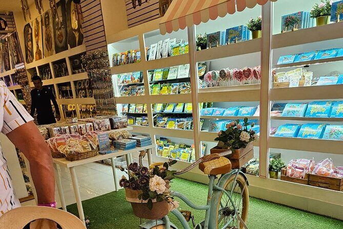 Suvenirs shopin - The Value of a $10 Tour