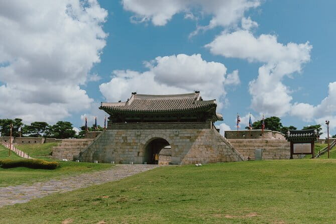 Suwon Hwaseong+Korean Folk Village+Starfield Library from Seoul - Key Points