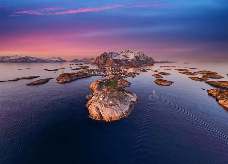 Svolvær and Henningsvær Sightseeing and History Tour - An Introduction to the Tour Experience