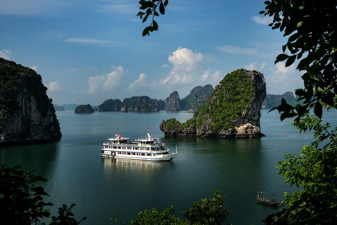 Swan Cruises: Bai Tu Long Bay 2 days 1 night (Deluxe room) - Key Points