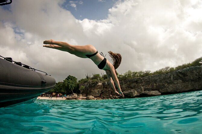 Swim with Turtles at Turtle Bay, Curacao: Boat, Blue Room Cave - The Sum Up