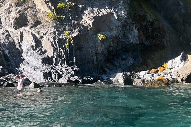 Swim&Enjoy 5 Terre on the PINK Hyena With Captain Jenny! - Accessibility Features