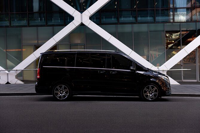 Sydney Airport Premium (DEPARTURE) Transfer - Vehicle Options and Capacity