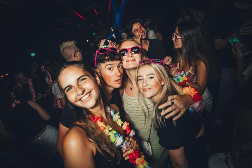 Sydney: Big Night Out Pub Crawl with Local Party Hosts - Key Points