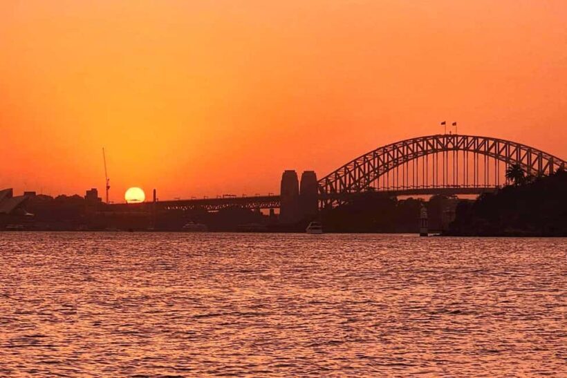 Sydney: Golden Glow Sunset Harbour Cruise with 1 Drink - Key Points