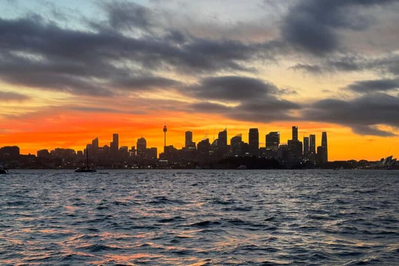 Sydney: Golden Glow Sunset Harbour Cruise with 1 Drink - The Small-Group Advantage