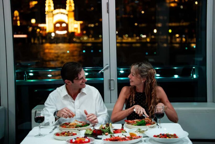 Sydney Harbour: Glass Boat Signature Dinner Cruise - Key Points