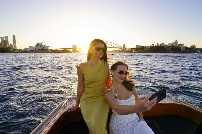 Sydney Harbour Iconic Sunset Selfies Tour - Fort Denison and the Waterfront Mansions