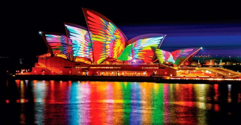 Sydney: Intimate Vivid Harbour Cruise with Canapes - Key Points
