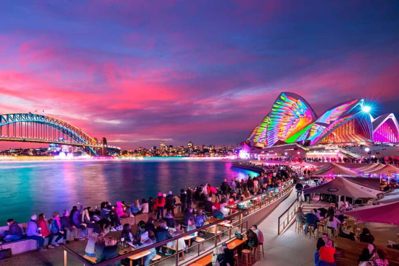 Sydney: Premium Catamaran Vivid Cruise with Welcome Drink - Analyzing the Value