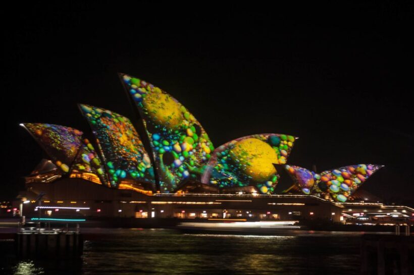Sydney: Vivid Festival of Light Harbor Cruise with Dinner - FAQ