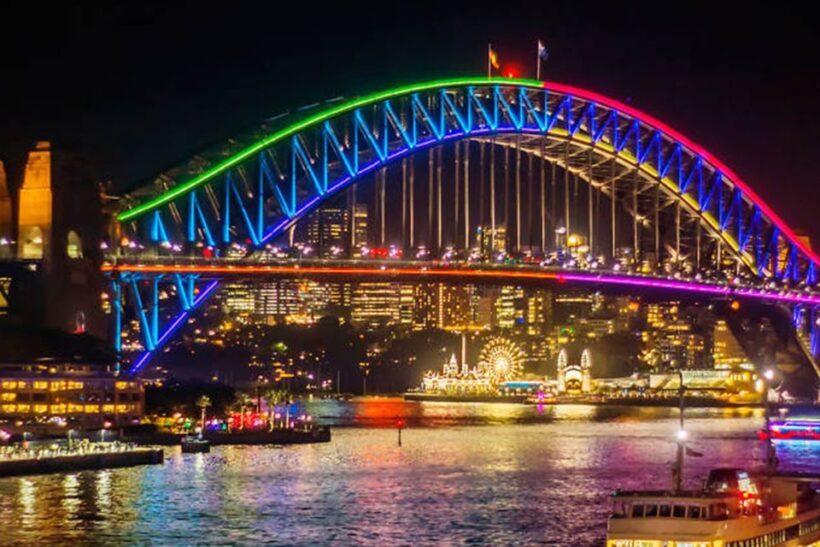 Sydney: Vivid Harbour Cruise with Canapes - Key Points