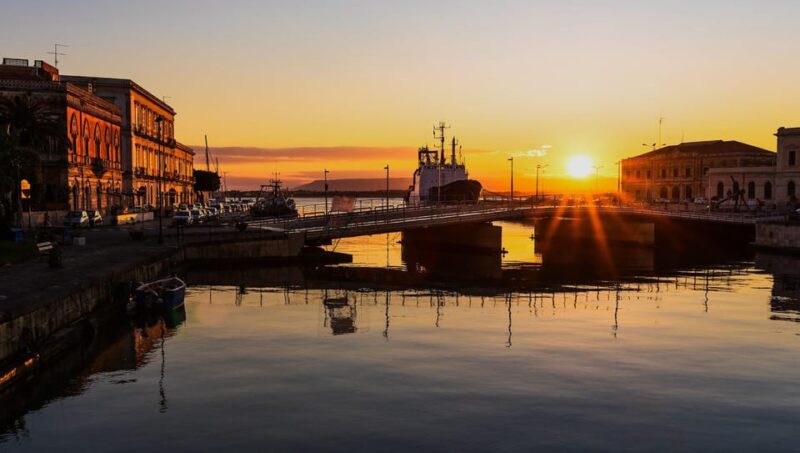 Syracuse at Sunset: Guided Tour of Ortigia at Sunset - Itinerary Highlights