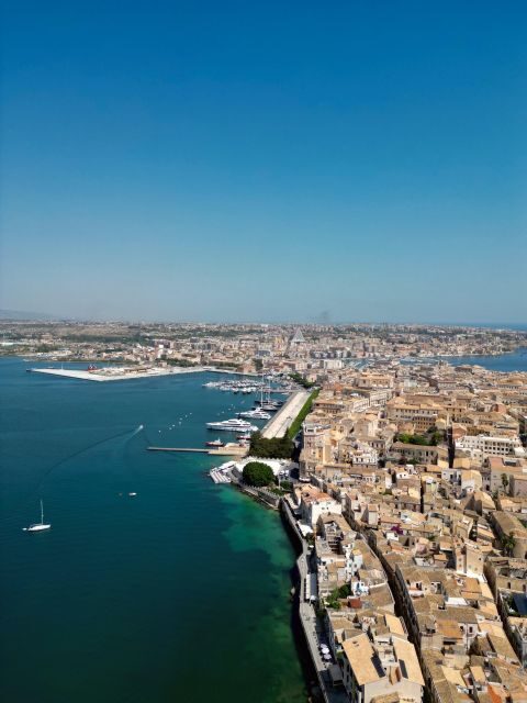 Syracuse: Boat tour Ortigia island,seacaves and Explanations - Syracuse: Boat tour Ortigia island, seacaves and Explanations