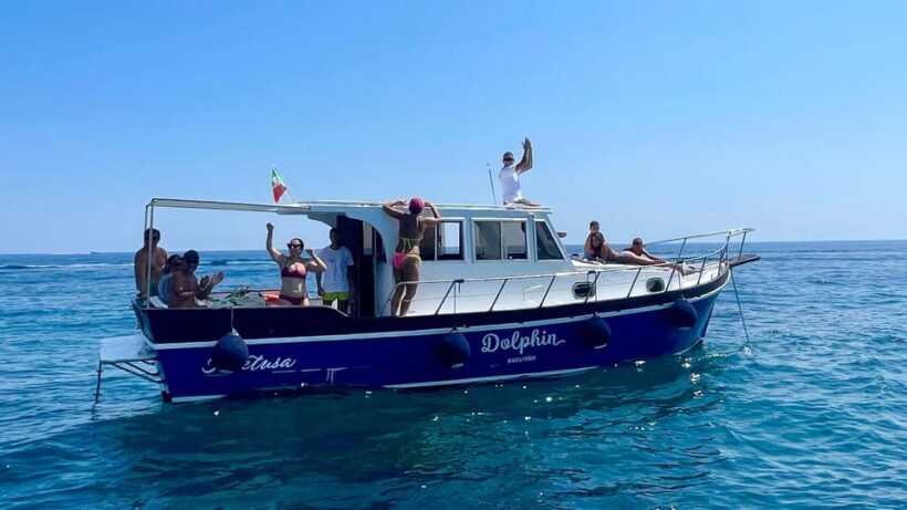 Syracuse: Boat tour with barbeque on board - Key Points