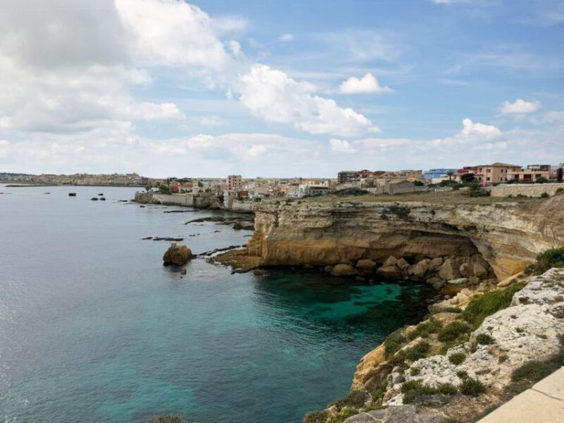 Syracuse: Guided Bike Tour at Ortigia Island - Exploring Ortigia Island