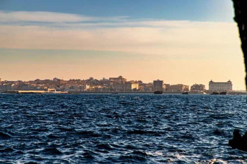 Syracuse: Ortigia Island Boat Tour with Lunch and Wine - What Past Travelers Say