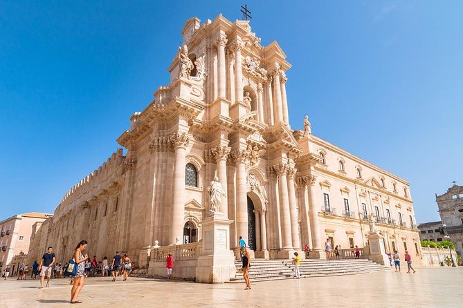 Syracuse Private Walking Tour With Traditional Lunch and Wine - Wine Tasting Experience