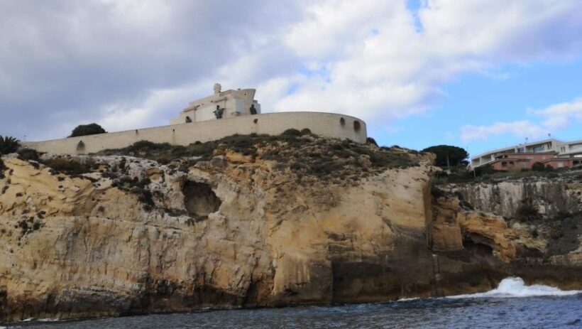 Syracuse:Boat tour Ortigia,Pillirina and seacaves - The Sum Up