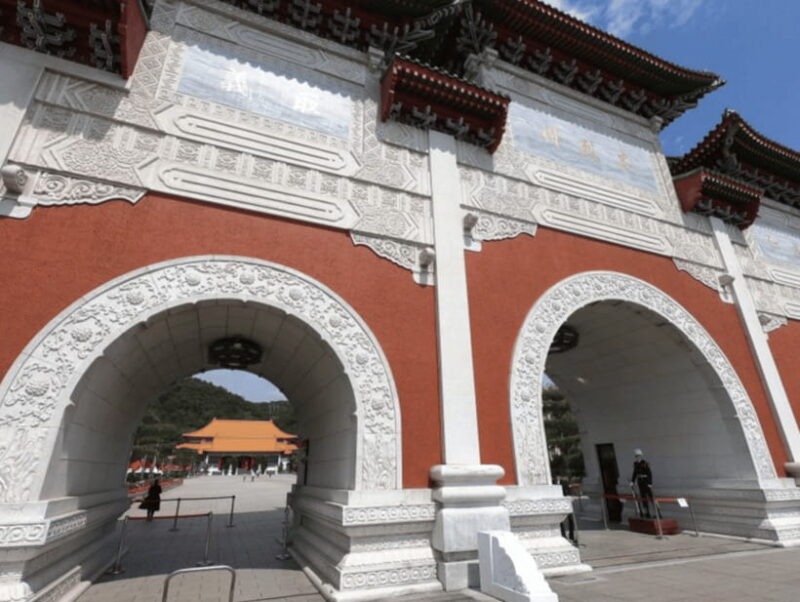 Taipei: City Highlights Private Sightseeing Tour with Guide - Key Points