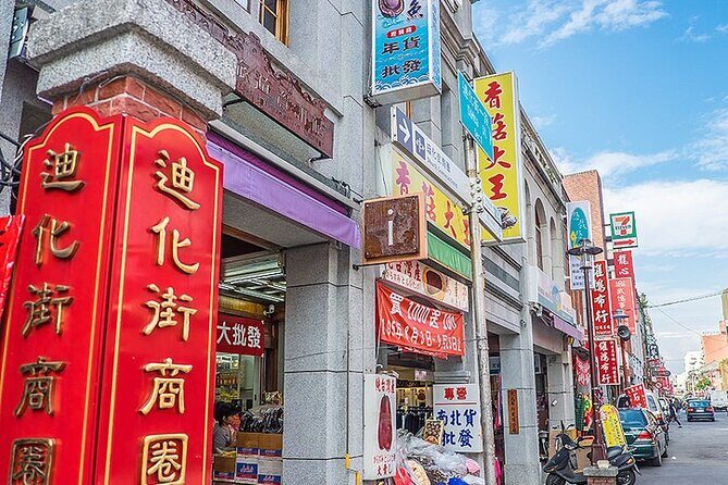 Taipei Day Tour: CKS Memorial Hall, 101, Bangka & Dadaocheng - FAQ
